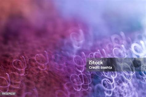 디지털로 그려진 된 얼룩 효과와 밝은 여러 가지 빛깔의 추상적인 배경 0명에 대한 스톡 사진 및 기타 이미지 0명 개념