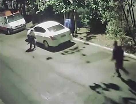 Y En Brasil Sujetos Asaltan A Pareja Que Ten An Relaciones Dentro De Su Carro