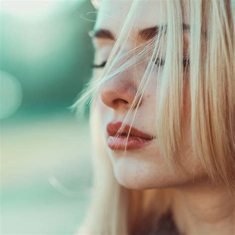 Фото Девушка с закрытыми глазами