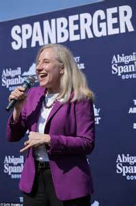 Clintons Carve Out Time For Cash But Not Epstein Questions As They