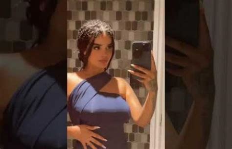 شاهد بدون خجل رهف القنون تفتح أقدامها وظهور ما بينهما بكل وضوح من