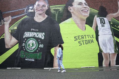 Seattle Storm Retire Sue Birds No 10 Jersey