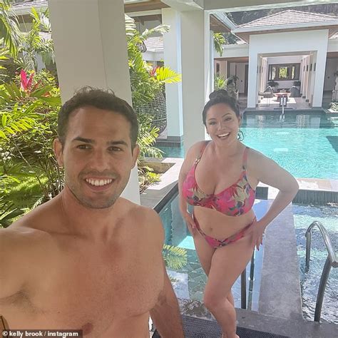 Kelly Brook Shows Off Her Eye Popping Curves In A Busty Bikini As She