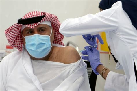 دولة خليجية تفتح باب التسجيل لتلقي الجرعة الثالثة من لقاح كورونا