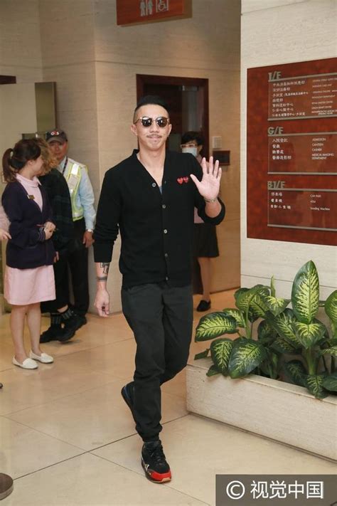 謝安琪抱女兒回家滿面幸福 獲張繼聰與兒子親自相迎超恩愛 每日頭條