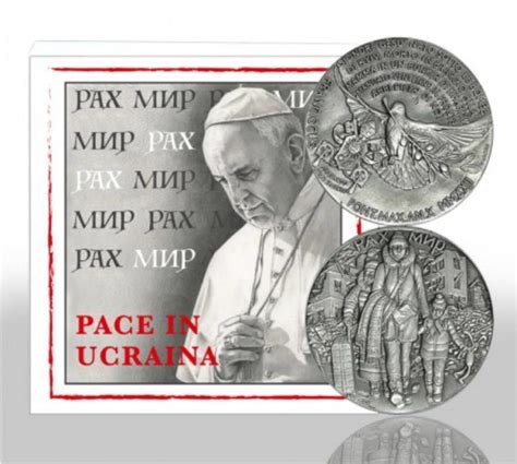 Срібну монету з українськими біженцями випустили у Ватикані