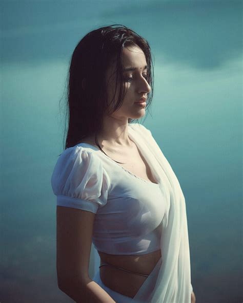 Nuvekshas Sexy Saree Look Is Unstoppable