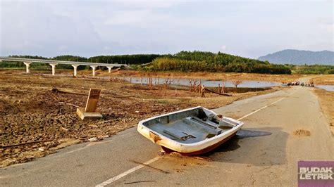 Budak Letrik Menjejak Kesan Kemarau Tasik Beris