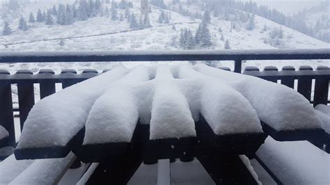 Снежна идила на Шапка M Express