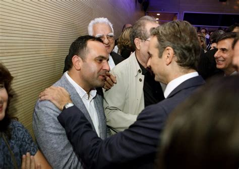 ΚΟΥΛΗ ΠΟΥΛΑ ΤΑ ΣΑΠΙΑ ΑΛΛΟΥ Η ΠΡΟΣΤΑΣΙΑ ΤΗΣ ΜΑΦΙΑΣ ΚΑΙ Η ΥΠΟΚΡΙΣΙΑ ΜΕΣΑ ΣΤΟ ΜΑΞΙΜΟΥ ΝΤΙΛΕΡ