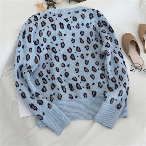 Badu Bg Модерен дамски пуловер широк модел с леопардов десен в няколко цвята Badu Bg