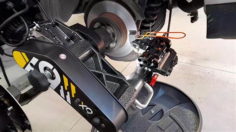 Ново Предлагаме машинно изправяне на спирачни дискове шлайфане струговане директно на