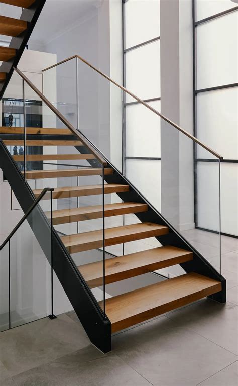 Лестница на второй этаж из металла Peril By