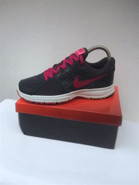 Nike кросівки — ціна 795 грн у каталозі Кросівки Купити жіночі речі за доступною ціною на Шафі