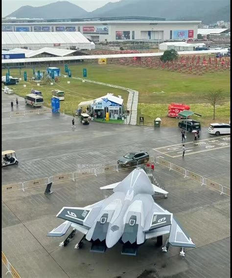 همشهری آنلاین جنگنده عجیب و غریب نسل ۶ چینی تصاویر ؛ هیولای جذاب