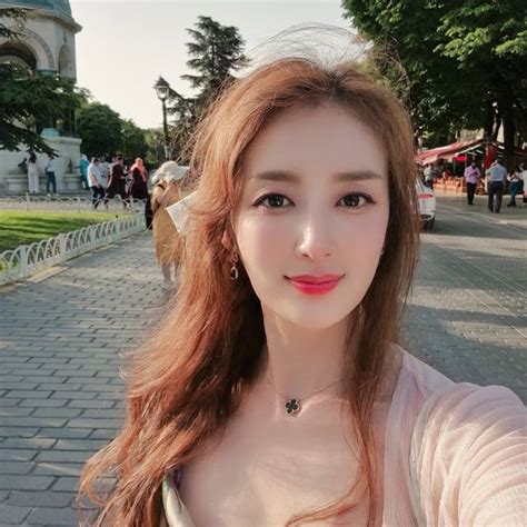 전소윤 Elliesoyun • Threads Say More