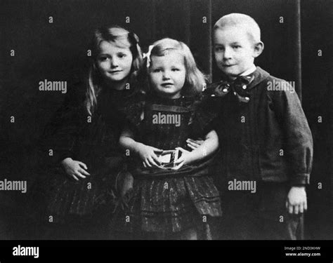 German Author Erich Maria Remarque Posing With His Sisters From Left Erna And Elfriede In 1902