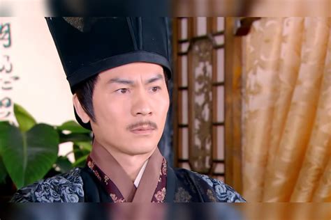 美人如画：因爹爹陷害别人，小伙竟大义灭亲想动手打他，真吓人