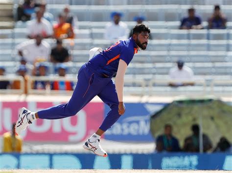 Ind Vs Sa Mohammed Siraj Attempts Cheeky Run Out Ends Up Conceding 4 Runs Watch Cricket News