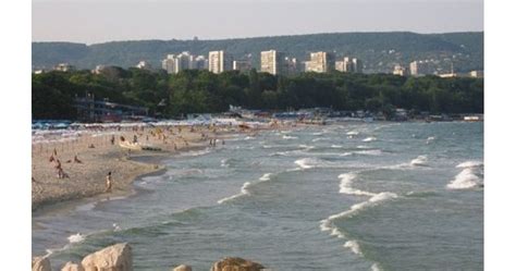 Забраната за къпане на Офицерския плаж във Варна остава