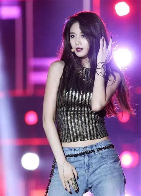 韩国明星朴智妍，性感迷人，魅力四射 搜狐大视野 搜狐新闻