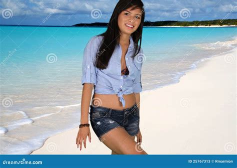Menina Adolescente Na Praia Imagem De Stock Imagem De Feriado Areia