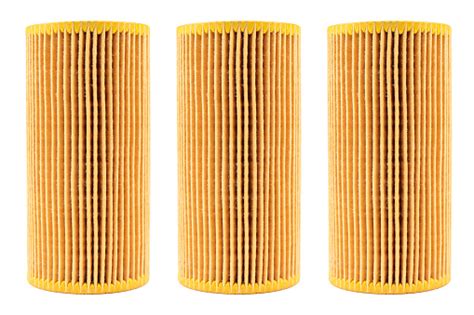 클리핑 경로가 있는 흰색 배경에 분리된 자동차 오일 필터입니다 오일 카 필터 절연 자동차 서비스 또는 유지 보수를 위한 고품질 예비 부품 여과에 대한 스톡 사진 및 기타