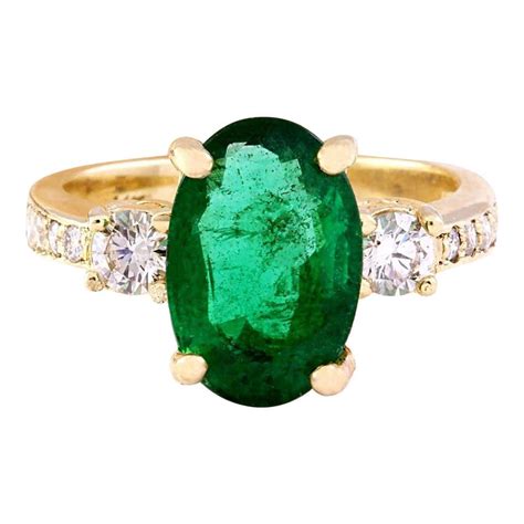 160 Carat Natural Emerald And Diamond 14 Karat Solid Yellow Gold Ring