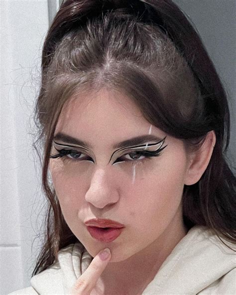 Sofia Santino On Instagram Uuuuuuuu Makeup Eyeliner Rock Makeup Eye Makeup Designs