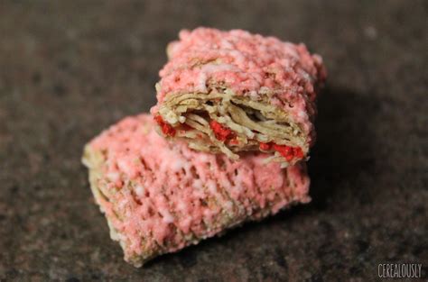 Review Kelloggs Strawberry Frosted Mini Wheats