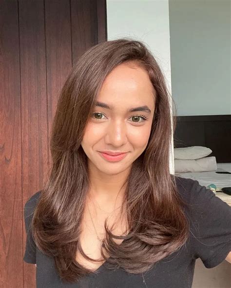 6 Selfie Portraits Of Dianda Sabrina Star Of The Tv Series Dari Jendela Smp With A Sweet