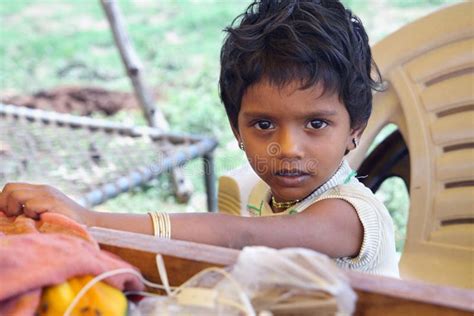 Nettes Indisches Kleines Mädchen Stockfoto Bild Von Draussen Indisch