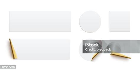 흰색 접착 사각형 원 및 사각형 스티커와 금색 컬링 가장자리 3d 빈 종이 레이블 벡터 일러스트 레이 션 흰색 배경에 가장자리가 꼬인 배지 0명에 대한 스톡 벡터 아트 및