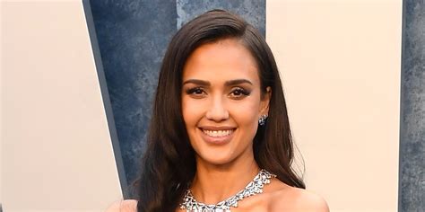 Jessica Alba Wears A Green Bandeau Bikini On Holiday In Hawaii Flipboard