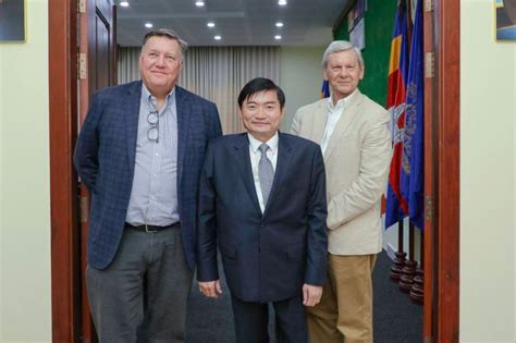 Heng Sour ឯកឧត្តម ហេង សួរ រដ្ឋមន្ត្រីក្រសួងការងារ