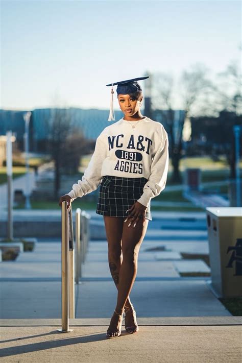 Pin On Modeling Posing Ideas