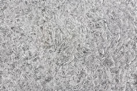 얼어붙은 강에 얼음 구조와 같은 결정을 형성하는 갇힌 거품 위에서 근접 촬영 매크로 세부 정보 추상 겨울 배경 0명에 대한 스톡