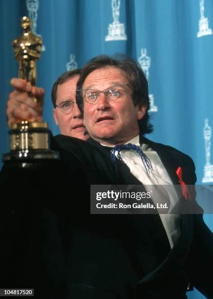 269 Robin Williams 1996 Photos And High Res Pictures Getty Images