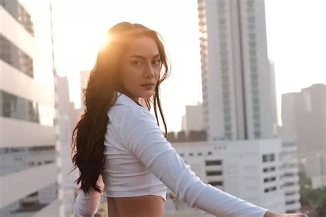 Dapat Julukan Queen Of Party Erika Carlina Rela Berpesta Setiap