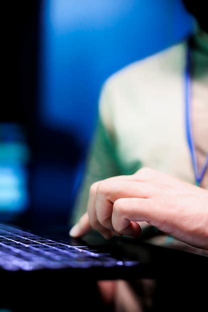 Free Photo Engineer In Data Center Using Laptop
