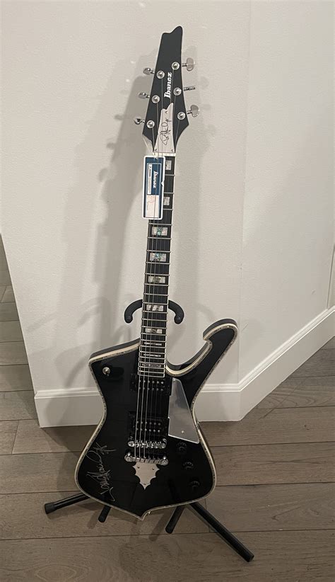 Charitybuzz Paul Stanley Of Kiss Signed Ibanez Paul Stanley Guitar