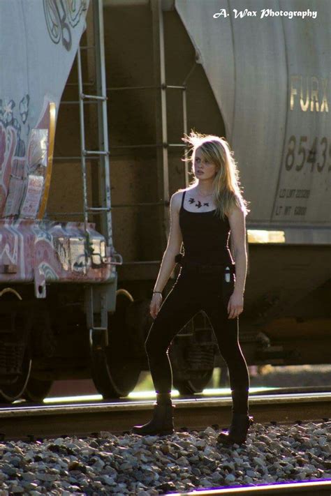 Tris Prior Cosplay From The Divergent Series Divergent Halloween Costumes Divergent Cosplay