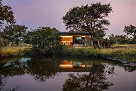A Modern Luxe Approach To Safari Style Architecture At Cheetah Plains