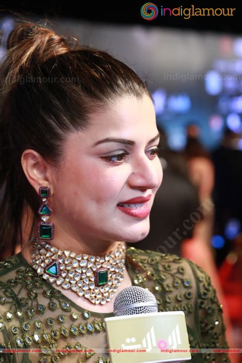 Kainaat Arora Actress Photoimagepics And Stills 384547