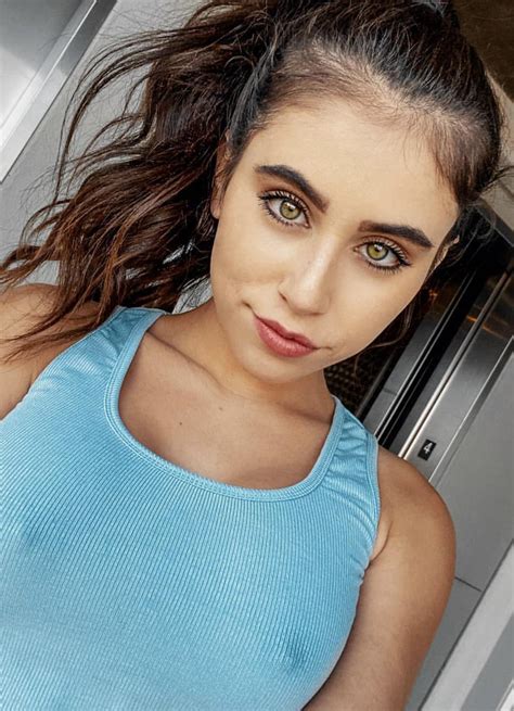 Violet Summers Scrolller