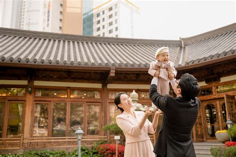 소다스냅 부산 김해 양산 창원 대구 경북 대전 청주 스냅사진 첫 생일을 맞아 주인공 왕자님과 함께 특별한 가족사진 🏷️ 아바니센트럴 호텔 부산 더큐브
