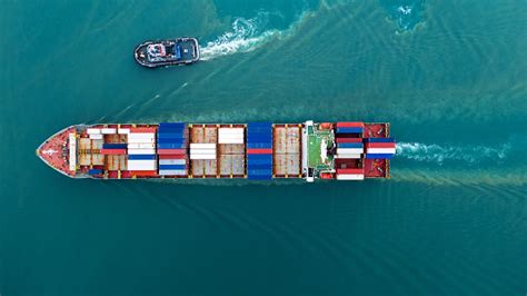 화물선 운반 컨테이너의 공중 평면도 및 화물 야드 항구에서 맞춤형 해양 개념 기술 운송에 이르기까지 수출품을 위해 실행 0명에 대한 스톡 사진 및 기타 이미지 Istock