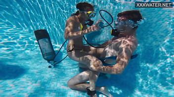 Floating Search Xvideos Com