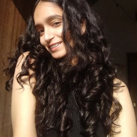 Ek Wo Kahani Or Kitni Dfa Dohrau Kuch Bcha Nhi Jise Dekh K Yaad A