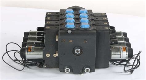 Cmx100sessssfnu25cpn464 From Danfoss Eaton Vickers 4 Stack